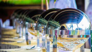 Café da manhã com buffet todos os dias (USD 15 por pessoa)