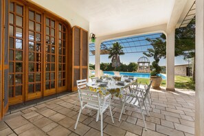 Villa Clássica, 3 quartos | Terraço/pátio interior