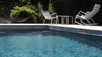 Piscina externa sazonal
