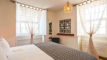 Apartamento Deluxe, 1 quarto, Vista para a cidade | 1 quarto, roupa hipoalergénica, cofre no quarto