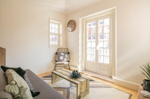 Apartamento luxo, 1 quarto, no mezanino | Área de estar | TV de tela plana