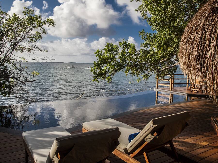 Bungalow, piscina privativa | Roupa de alta qualidade, minibar, cofre no quarto, secretária