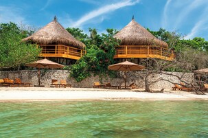 Bungalow, piscina privativa (Sea Level) | Roupa de alta qualidade, minibar, cofre no quarto, secretária 