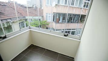 Quarto triplo standard, 3 camas de solteiro | Sacada