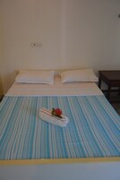Quarto Duplo Standard, 1 quarto | 1 quarto, com mobília individualizada, secretária, camas desdobráveis 