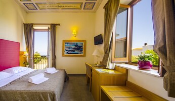 Quarto Duplo, vista para o mar | 1 quarto, secretária, Wi-fi grátis, roupa de cama fornecida