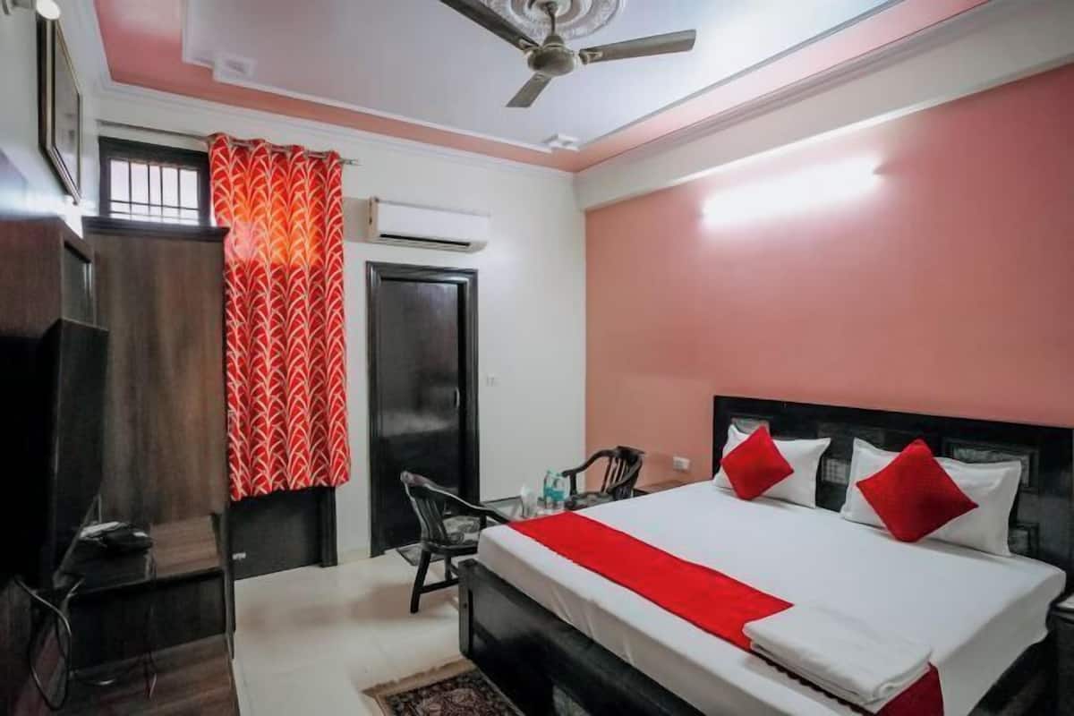 1 quarto, roupa de alta qualidade, cofre no quarto, secretária