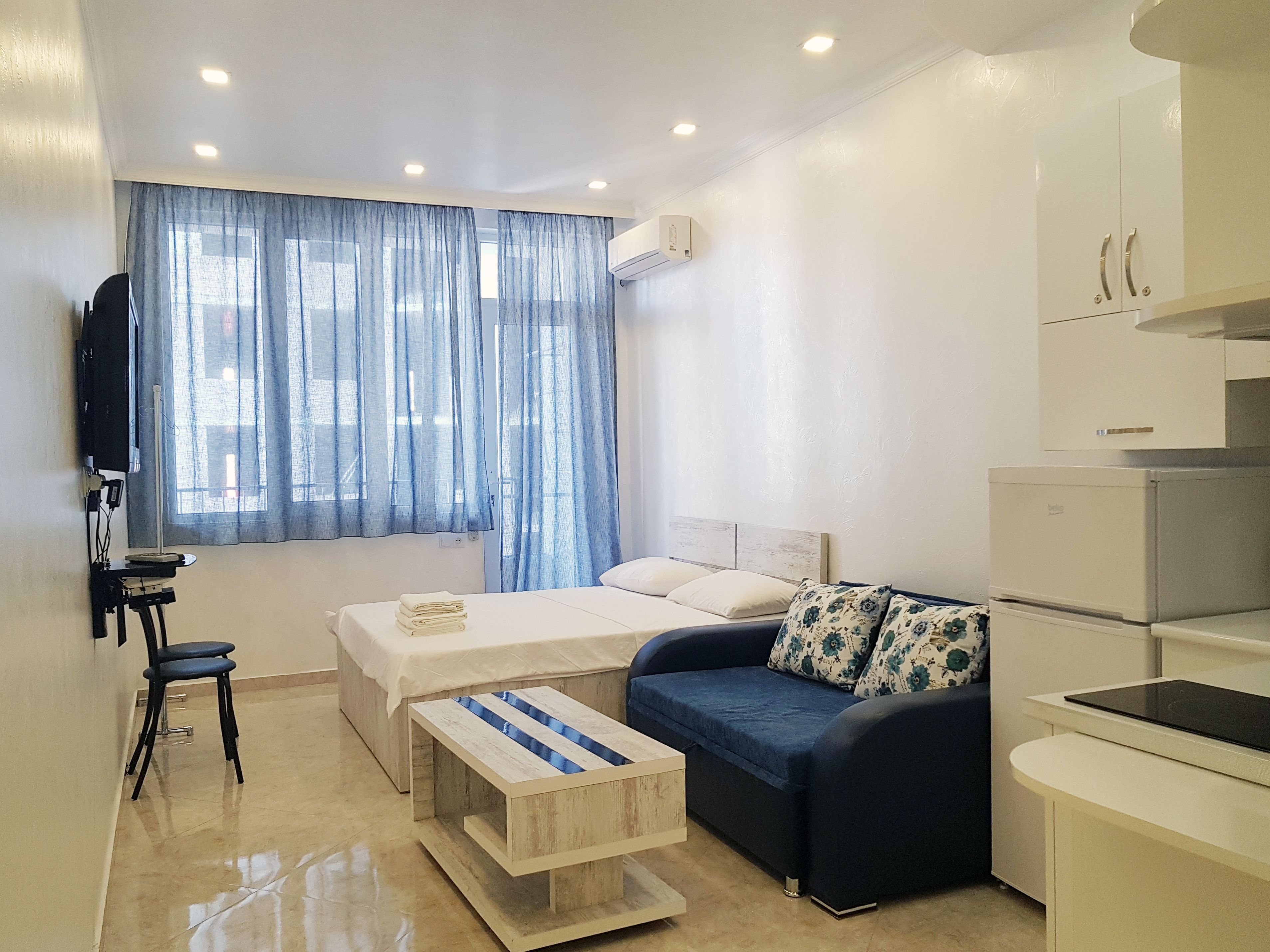 Roupas de cama premium, cofres nos quartos, escrivaninha