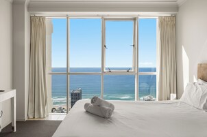 Superior Apartment, 2 Bedrooms - Ocean, River or Garden Views | Roupas de cama premium, individualmente decorados