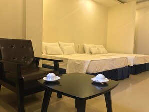 Quarto Familiar, Vista para a cidade | Secretária, Wi-fi grátis 