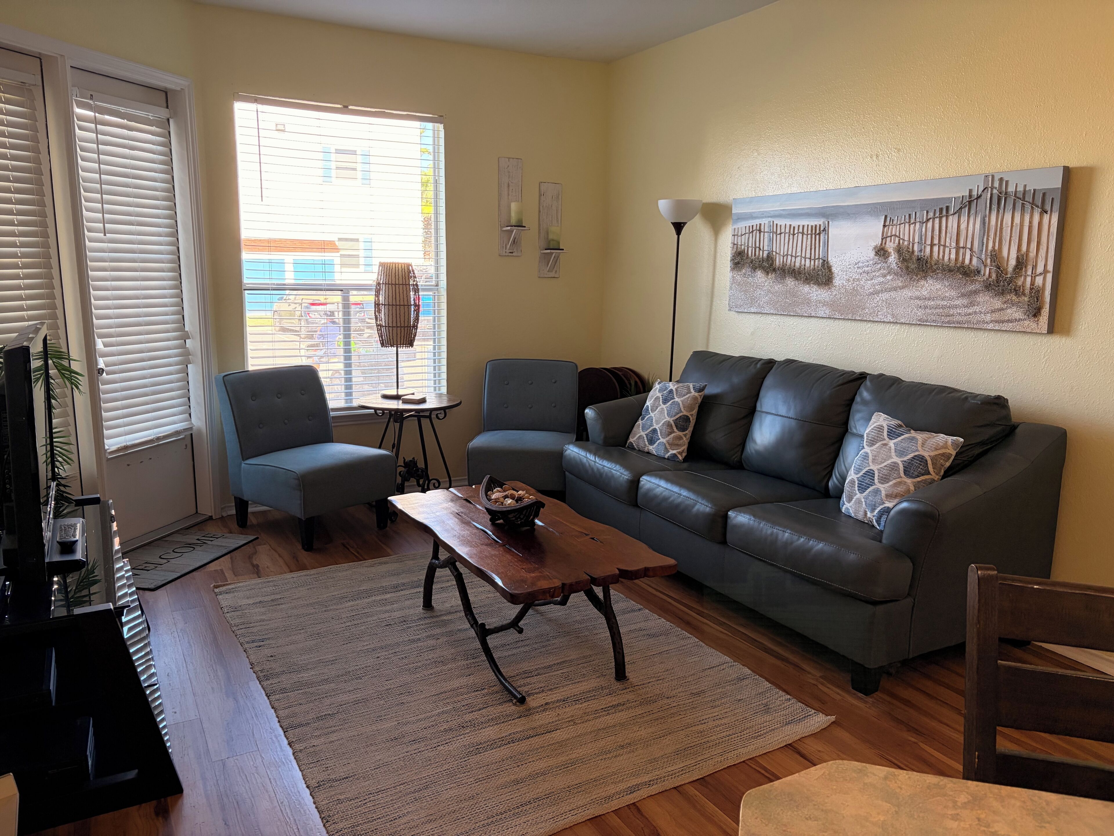 Great Location-1 Block From Beaches. 1st Floor. Complete Bathroom Remodel! - Whitecap Beach, TX