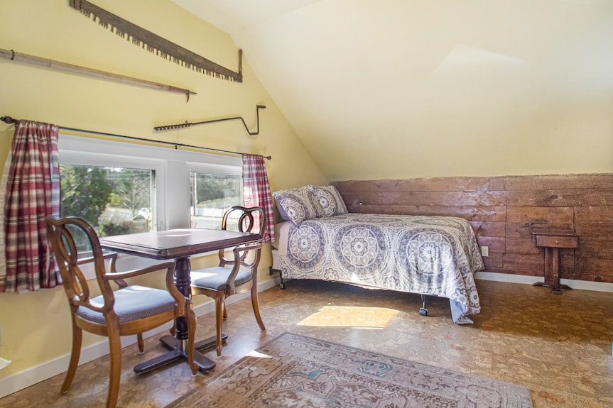 Downtown Friday Harbor! (Logger Suite) - State of Washington