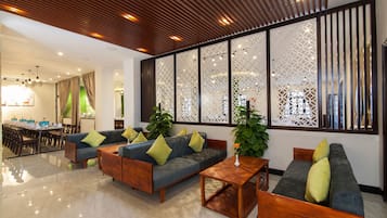 Vistas para o jardim, serve café da manhã, almoço e jantar