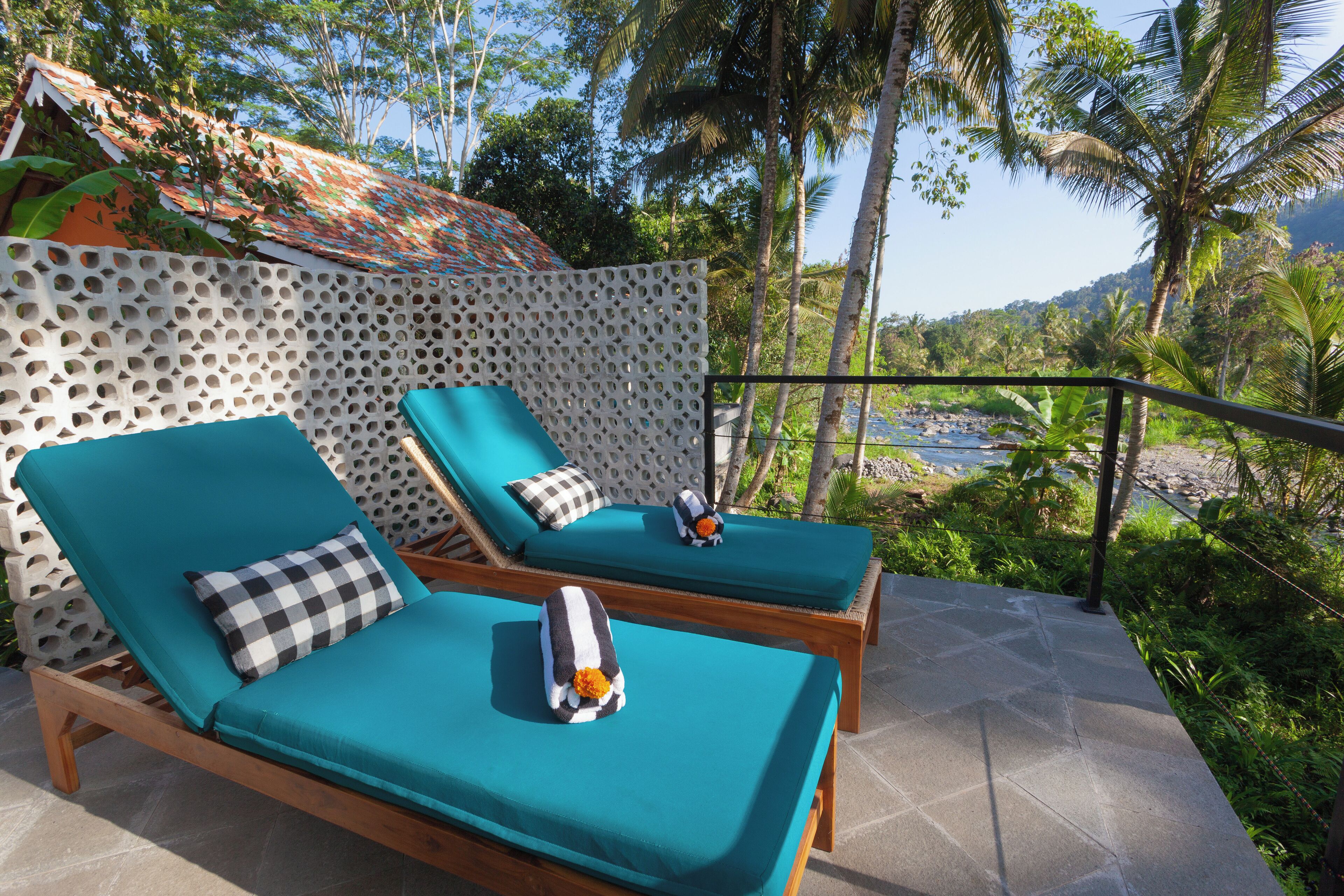 Vila superior, vista para o rio | Terraço/pátio