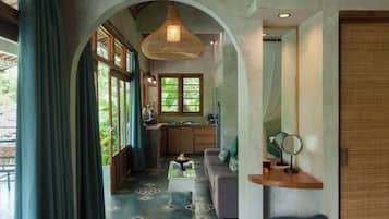 Villa Panorâmica, vista para o rio | Sala de estar | Brinquedos