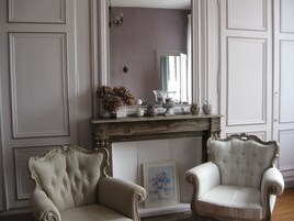 Quarto | Área de estar | TV de tela plana