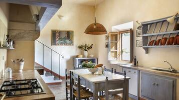 Apartamento luxo | Cozinha privada | Geladeira, fogão, cooktop, lava-louças