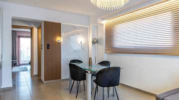 Suite Deluxe, 1 cama king-size e sofá-cama | Sala de estar | Smart TV