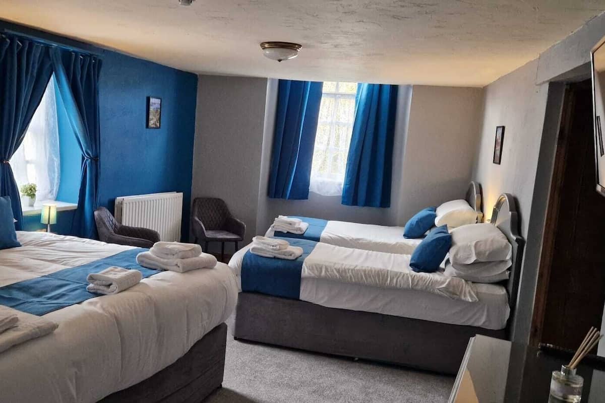 Quarto Familiar (Kentmere) | Secretária, ferro/tábua de engomar, Wi-fi grátis