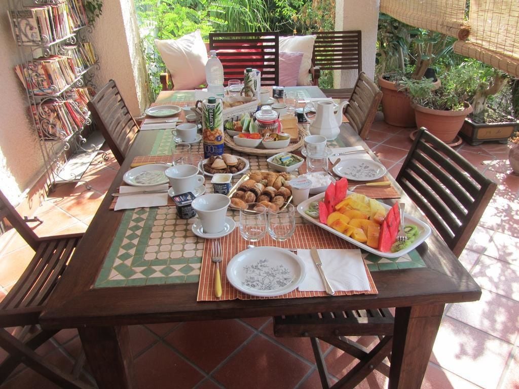 Pequeno-almoço inspirado na cozinha local incluído aos fins de semana 