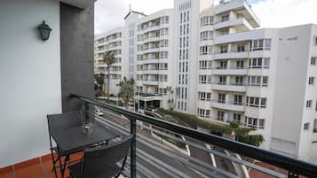 Apartamento, 1 quarto, varanda, vista parcial para o mar | Varanda