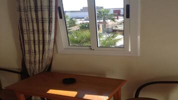 Quarto solteiro premium, 1 cama de solteiro, vista para o jardim, no jardim | Vista do quarto