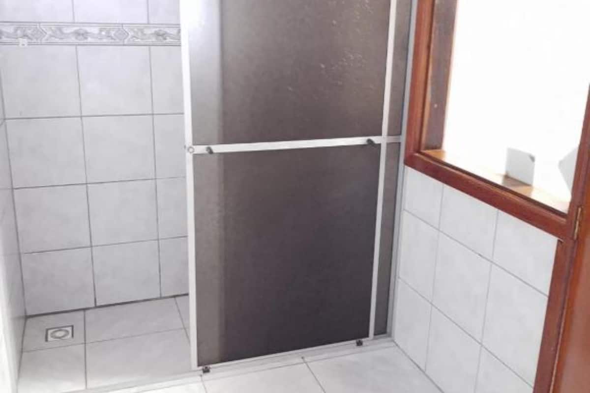 Quarto Triplo, vista para a piscina | Casa de banho | Artigos de higiene pessoal grátis, toalhas fornecidas