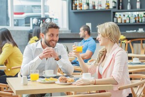 Pequeno-almoço tipo buffet diário incluído 