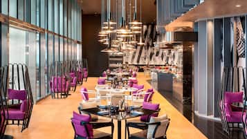 2 restaurantes, pequenos-almoços servidos, cozinha chinesa