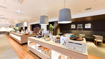 Pequeno-almoço tipo buffet diário (1600 JPY por pessoa)