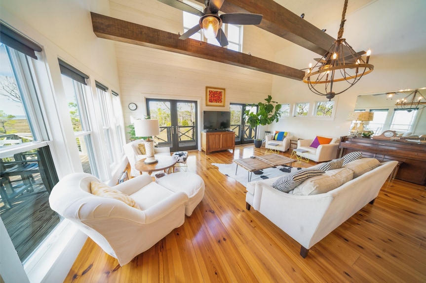 Bayfront 5br / 4ba, 12 Slaapplaatsen, Handi-cap Toegankelijk Met Zwembad En Lift, Kajaks - Apalachicola, FL