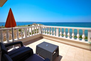 Suíte panorâmica, 1 quarto, vista para o mar | Terraço/pátio