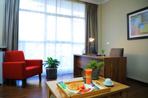 Quarto Duplo | Sala de estar | Televisor de ecrã plano de 32 polegadas com canais via satélite 