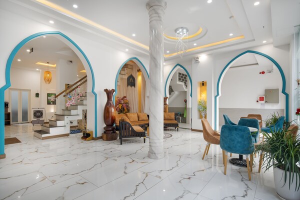 Khách Sạn & Căn Hộ Phương ĐôNg - Quy Nhon