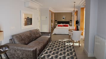 Suíte, sacada (3ºC) | Cofres nos quartos, escrivaninha, cortinas blackout