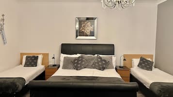 Deluxe Family Room (Room 2) | Wi-Fi de cortesia, roupa de cama