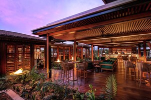 2 bares/lounges, este bar no terraço do hotel 