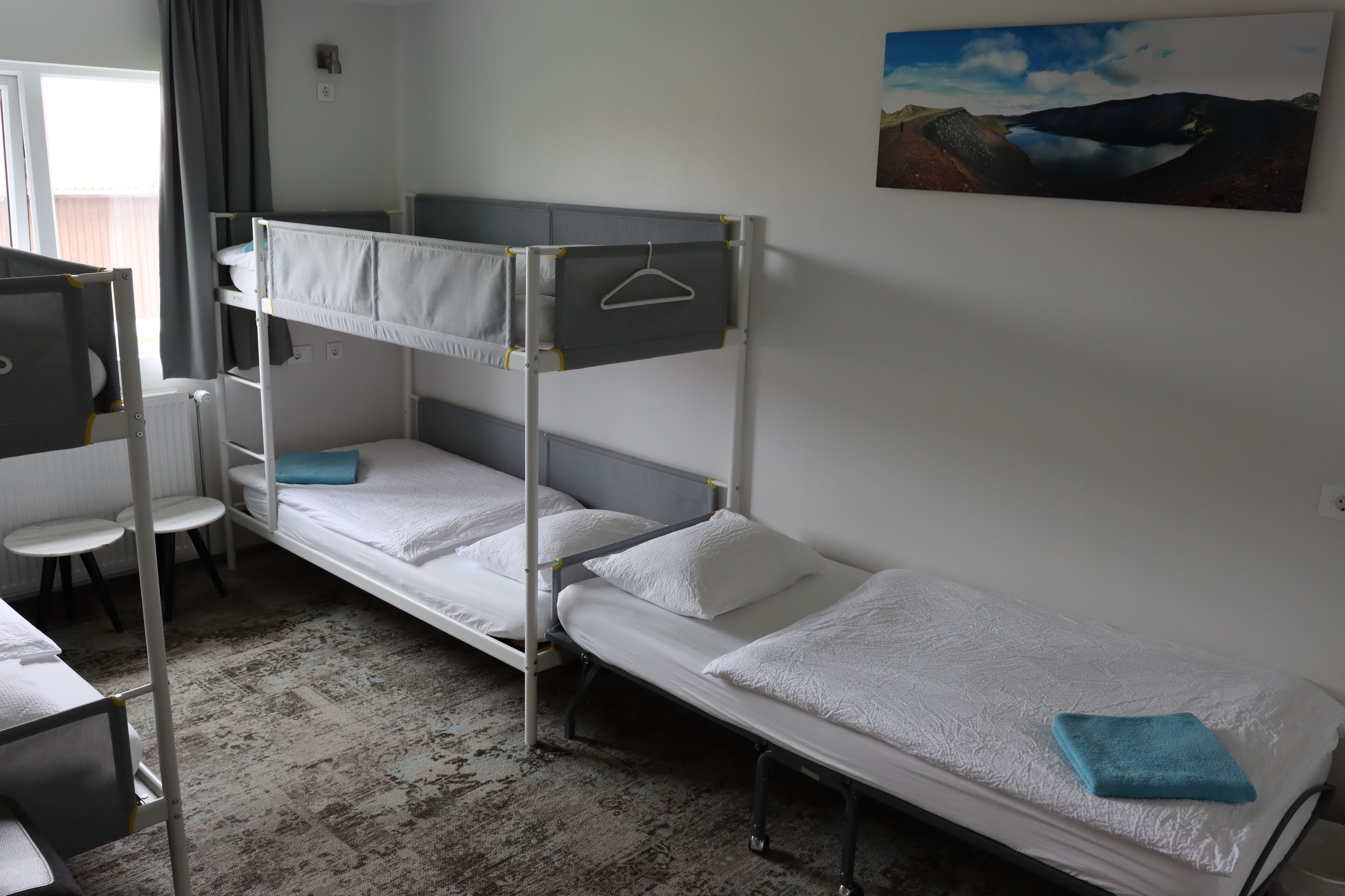 Quarto Básico, casa de banho partilhada | Roupa hipoalergénica, cortinas/cortinados opacos, quartos insonorizados 