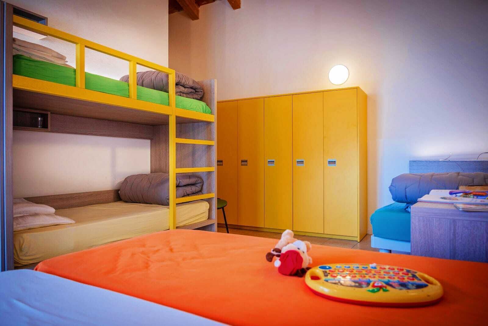 Quarto família | Escrivaninha, Wi-Fi de cortesia, roupa de cama