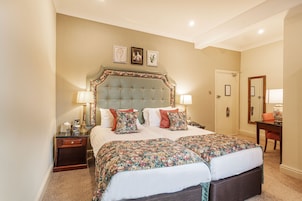 Quarto Twin Superior | Roupa de alta qualidade, secretária, cortinas/cortinados opacos 