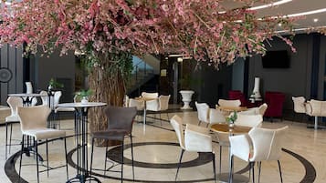 3 bares/lounges