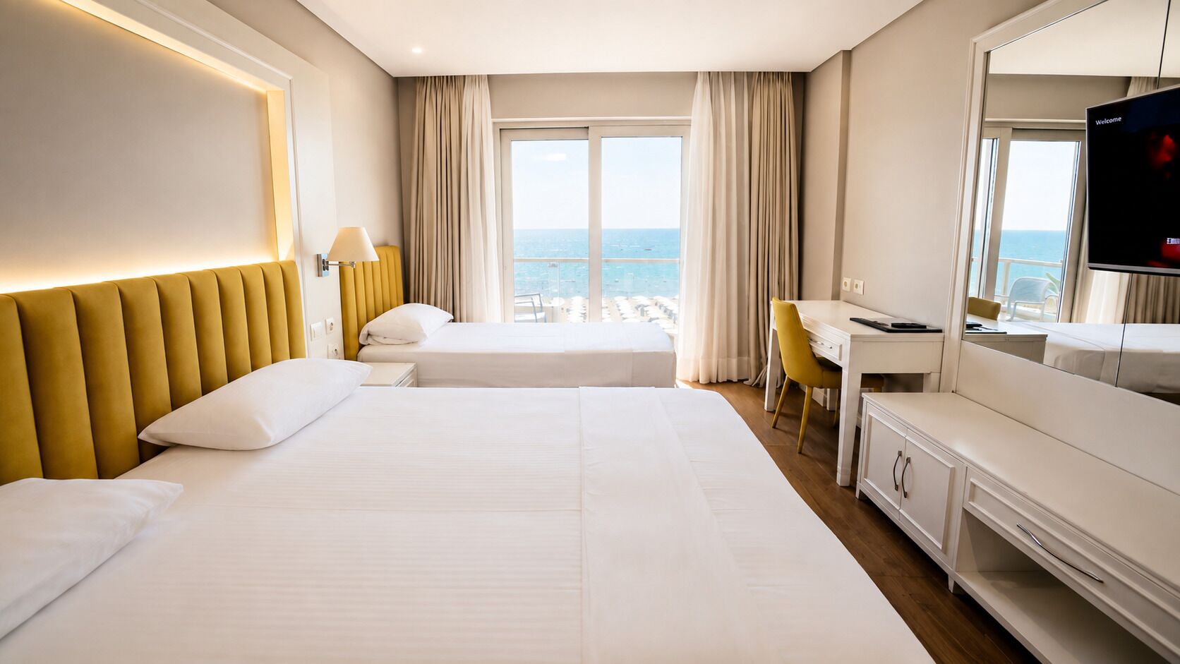 Quarto superior, 1 quarto, vista para o mar | Cofres nos quartos, escrivaninha, espaço de trabalho para notebook