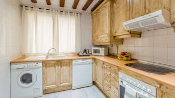 Apartamento superior | Cozinha privada | Geladeira, máquina de café expresso