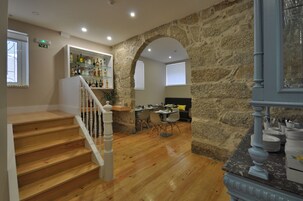 Pequeno-almoço tipo buffet diário (14 EUR por pessoa) 