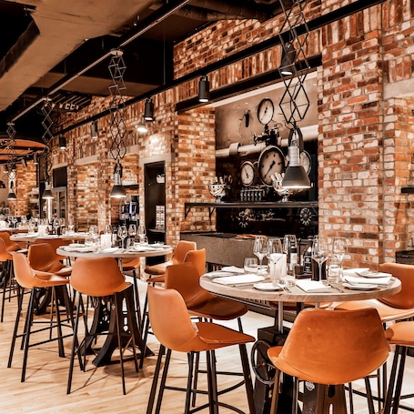 Café da manhã com buffet todos os dias (EUR 28 por pessoa) . Dorint Hotel Düren