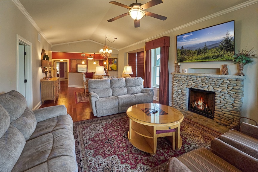 Owner Managed Penthouse 4bd/4bth Top Floor Discounts For Stays Of 7 Nts Or More - Pigeon Forge, TN