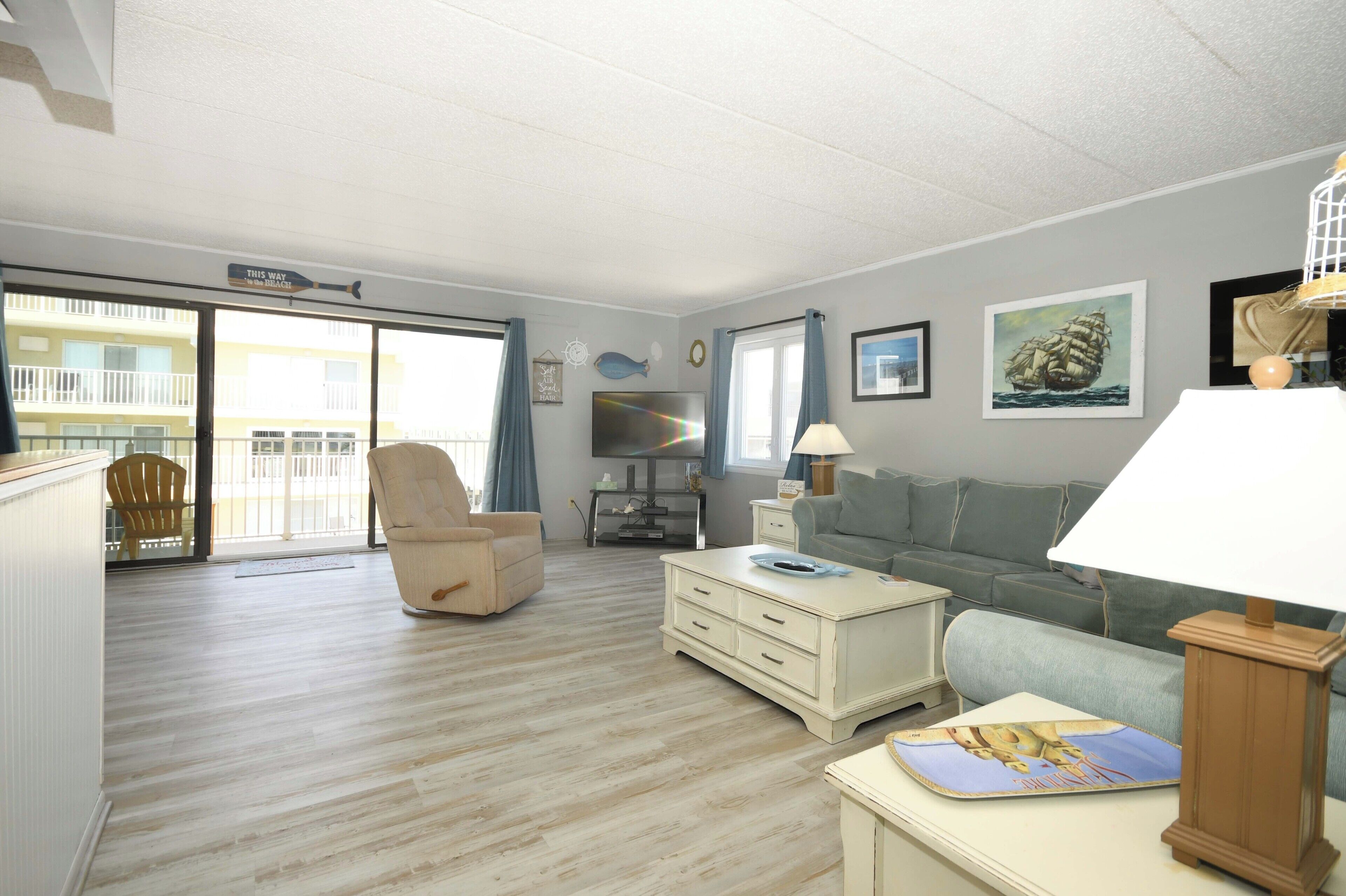 Grand Condo Confortable De 2 Chambres à Coucher Avec Connexion Wi-fi Et Vue Partielle Sur L'océan, Situé Dans Le Centre-ville, à Proximité Du Trottoir Et à Quelques Pas De La Plage! - Ocean City, MD