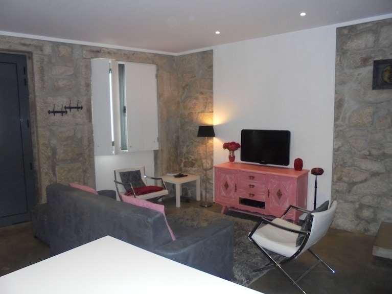 2 Bedroom Minimalist House Downtown Porto - Portugal
