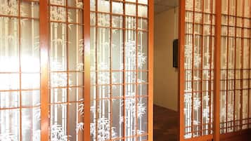 Suite Familiar | Roupa de alta qualidade, secretária, cortinas/cortinados opacos