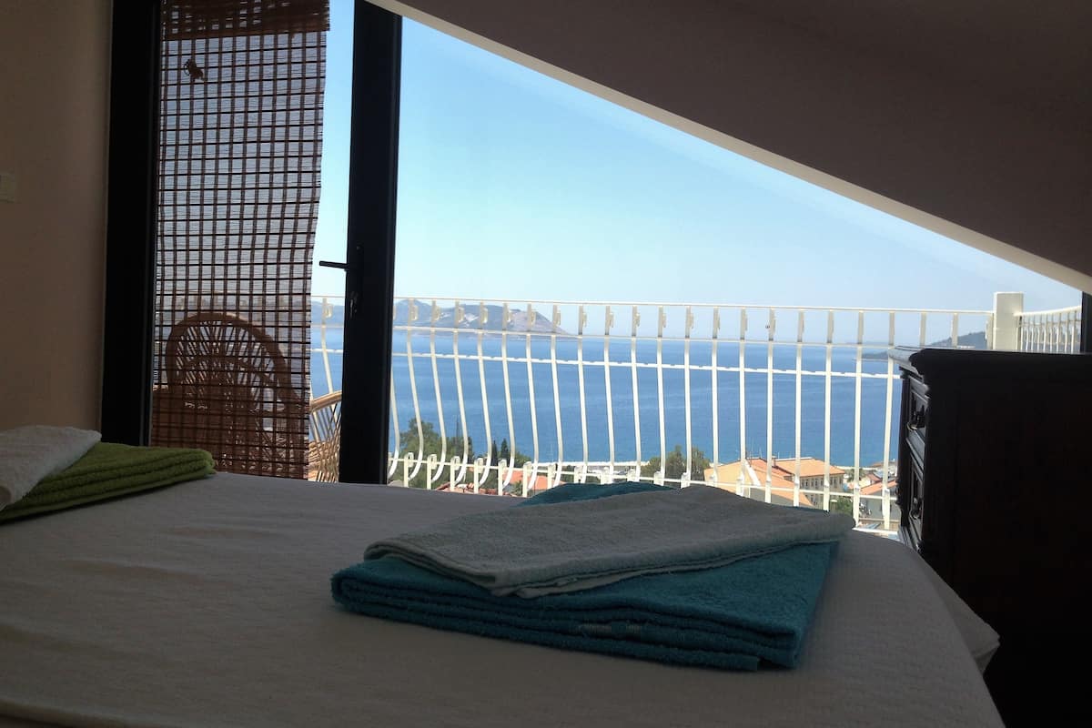 Penthouse Panorâmica, 2 quartos, vista para o mar | 1 quarto, roupa de alta qualidade, com decoração personalizada